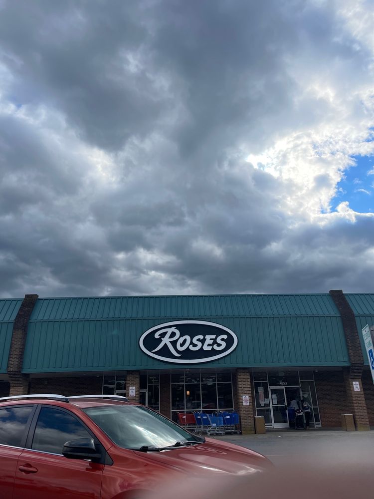 ROSES - Updated July 2025 - 31 Photos - 3554-3598 Station Ct, Virginia ...