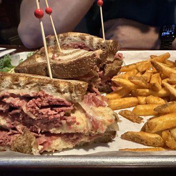 WINCHELL’S PUB & GRILL - Updated July 2025 - 255 Photos & 258 Reviews ...