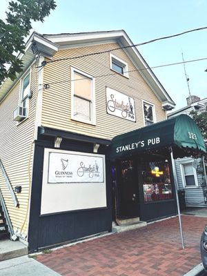 STANLEY’S PUB - Updated December 2025 - 18 Photos & 41 Reviews - 323 ...