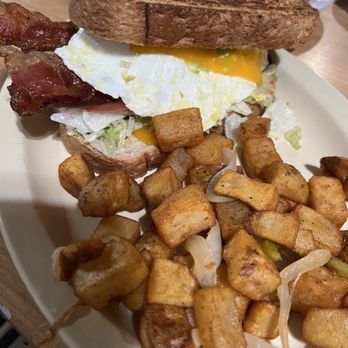 ROADRUNNER RESTAURANT & SALOON - Updated January 2025 - 219 Photos ...