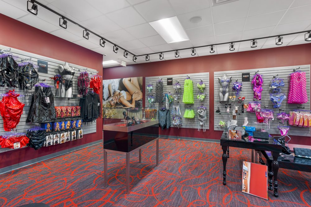 HUSTLER HOLLYWOOD - 18 Photos - 339 Spring Garden St, Philadelphia ...