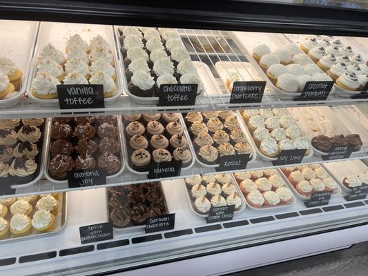 CAKES PLUS - Updated May 2024 - 165 Photos & 220 Reviews - 3545 Ft ...