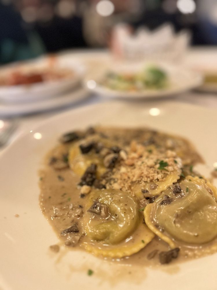 MAGGIANO’S LITTLE ITALY - Updated January 2026 - 691 Photos & 876 ...