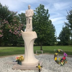 JIM REEVES MEMORIAL - 25 Photos - 1914 US 79, Carthage, Texas ...