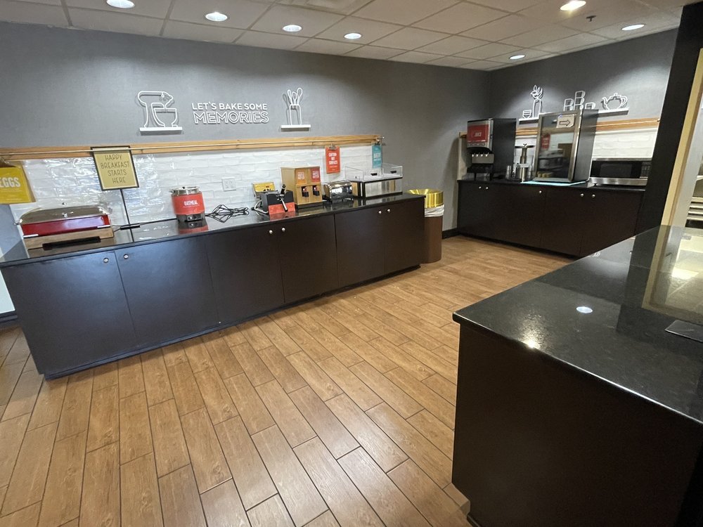 HAMPTON INN SPRING HILL - 127 Photos & 21 Reviews - 1344 Commercial Way ...
