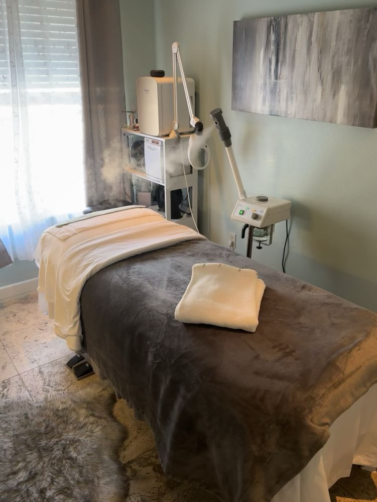 DOLCE SALON & DAY SPA - Updated December 2025 - 22 Reviews - 3675 ...