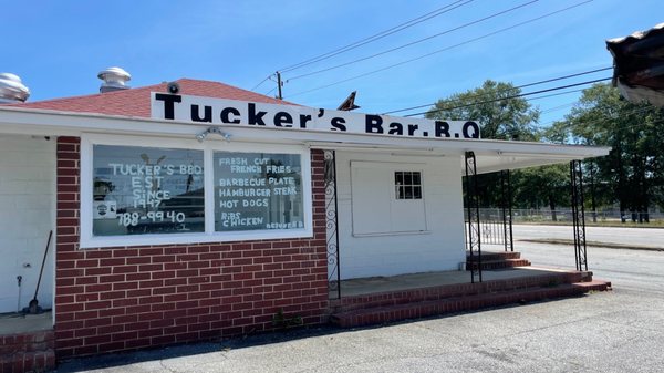 TUCKER’S BARBECUE - Updated October 2025 - 13 Reviews - 4591 Broadway ...