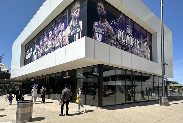 LIDS - KINGS LOCKER ROOM - Updated August 2025 - 405 K St, Sacramento ...