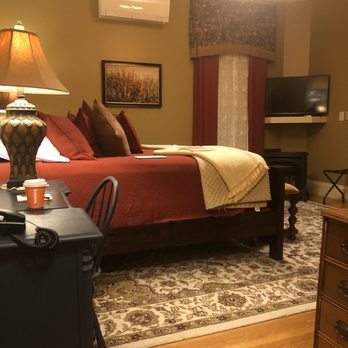 BERRY MANOR INN - Updated December 2025 - 70 Photos & 70 Reviews - 81 ...