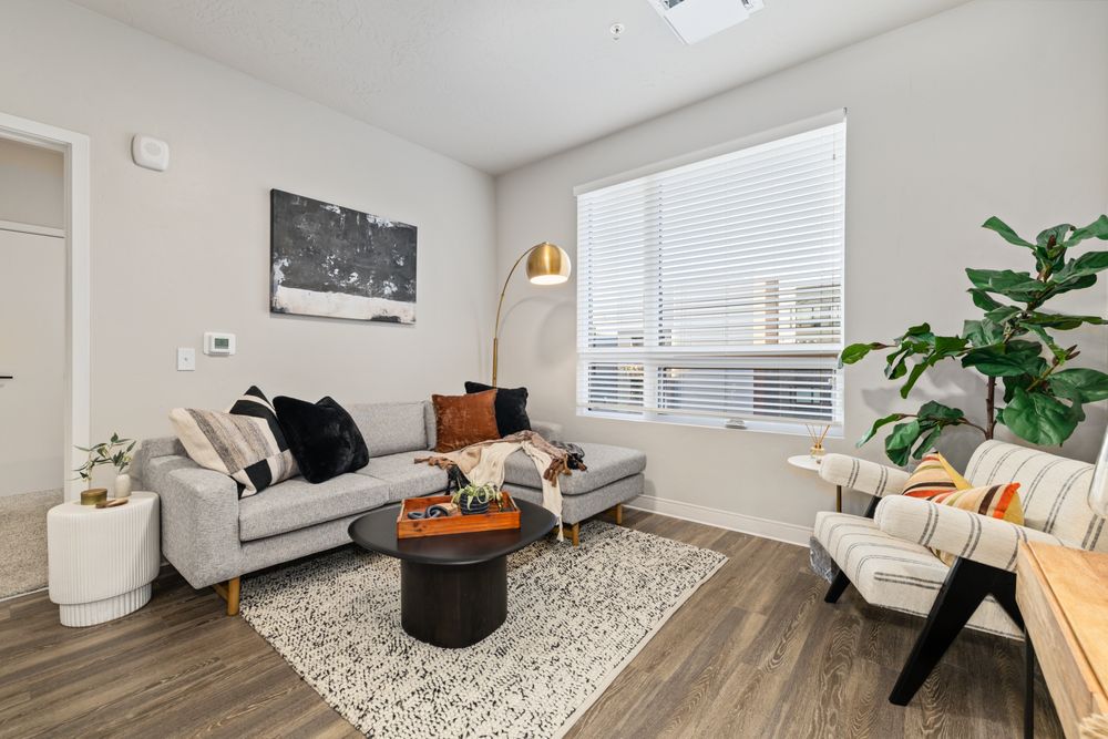 LOCAL BOISE - Updated October 2025 - 33 Photos - 250 E Myrtle St Boise ...