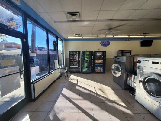 BELMONT LAUNDROMAT - Updated December 2025 - 38 Photos - 6705 W Belmont ...