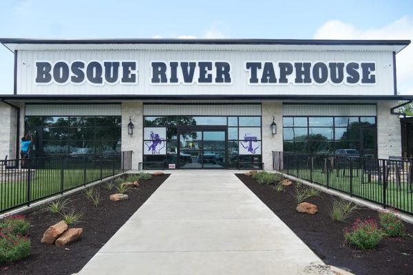 BOSQUE RIVER TAPHOUSE - Updated August 2025 - 24 Photos - 320 S Harbin ...