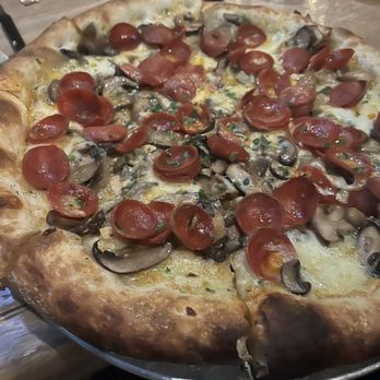 ROBERT’S PIZZA AND DOUGH - Updated June 2024 - 1070 Photos & 922 ...