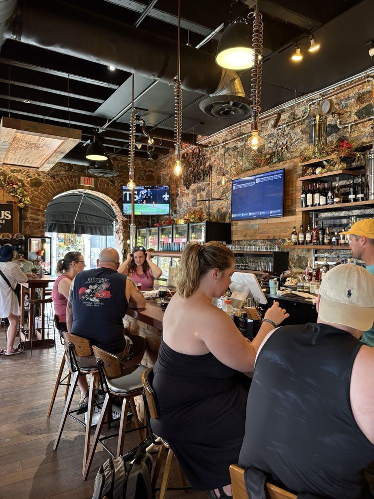 TAPHUS BEER HOUSE - Updated October 2025 - 60 Photos & 19 Reviews ...