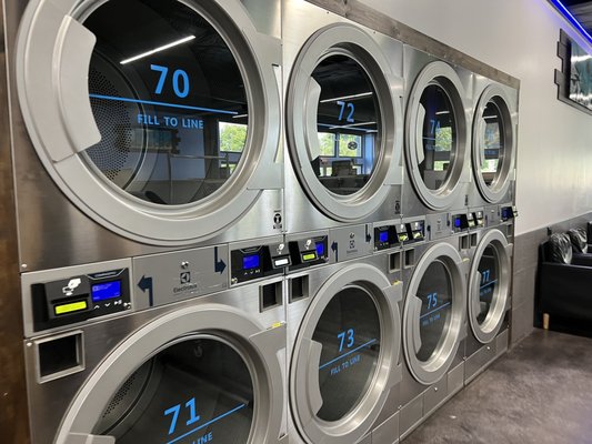 PUR LAUNDRY - Updated October 2025 - 19 Photos - 3916 N Division St ...
