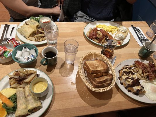 CORA - Updated July 2024 - 63 Photos & 85 Reviews - 1240 Rue Drummond ...