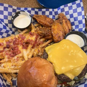 BLUE MOOSE BURGERS & WINGS - Updated January 2025 - 698 Photos & 1184 ...