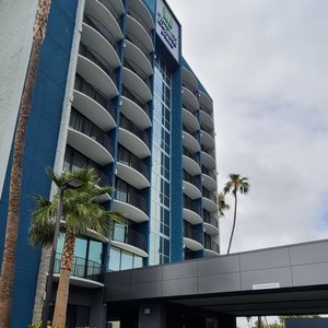 HOLIDAY INN SANTA ANA-ORANGE CO. ARPT - Updated December 2025 - 339 ...