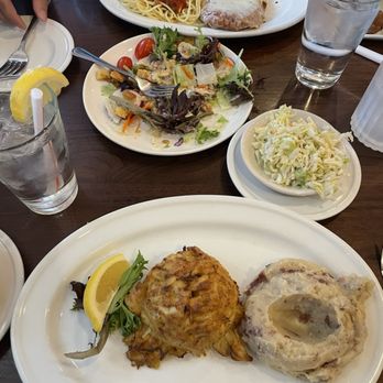 G & M RESTAURANT & LOUNGE - Updated November 2024 - 2730 Photos & 3490 ...