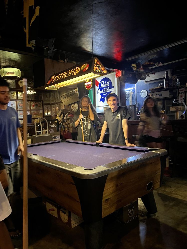 THE LEON PUB - Updated October 2025 - 23 Photos & 46 Reviews - 215 E ...