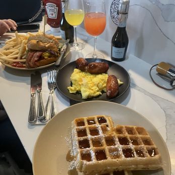 CRUMBS BREAKFAST, LUNCH & BAR - Updated January 2026 - 2125 Photos ...