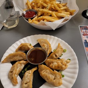 SHUFFLES: BOARD GAME CAFE - 136 Photos & 77 Reviews - 207 E Archer St ...