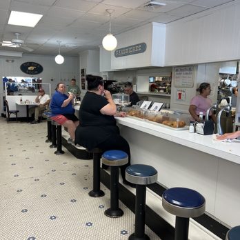 BRIDGEHAMPTON CANDY KITCHEN - Updated December 2025 - 66 Photos & 111 ...