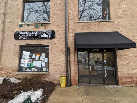 MAPLE LEAF COFFEE HOUSE - Updated October 2025 - 12 Photos & 29 Reviews - 1 W Illinois St, St ...