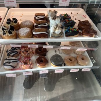 YONUTZ DONUTS AND ICE CREAM - Updated October 2025 - 125 Photos & 89 ...