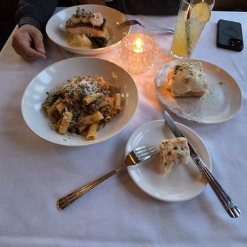 THE MAPLE LEAF - Updated September 2024 - 595 Photos & 399 Reviews ...