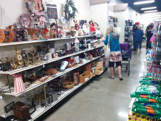 GOODWILL - Updated January 2026 - 18 Reviews - 301 E Wallace Kneeland ...