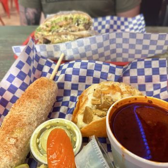 BIRRIERIA 101 - Updated May 2024 - 60 Photos & 37 Reviews - 2301 Wade ...