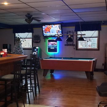 ICE HOUSE BAR AND GRILL - Updated October 2025 - 30 Photos & 17 Reviews ...
