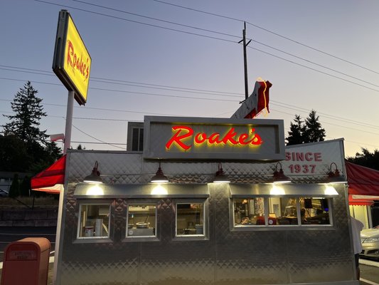 ROAKE’S - Updated January 2026 - 118 Photos & 268 Reviews - 18019 SE McLoughlin Blvd, Portland ...