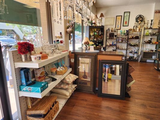 BEYOND TREASURES THRIFT BOUTIQUE - Updated January 2026 - 1731 W ...