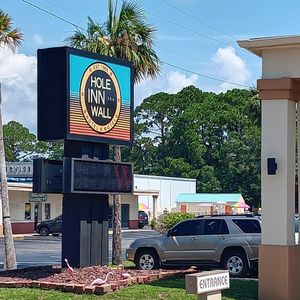 COMMANDO INN - Updated July 2025 - 301 Tully St, Hurlburt Field ...
