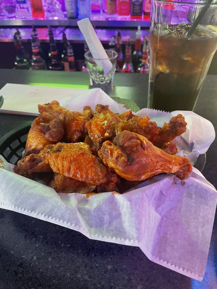 ICE HOUSE TAVERN AND GRILL - 40 Photos & 49 Reviews - 10036 Brookpark ...