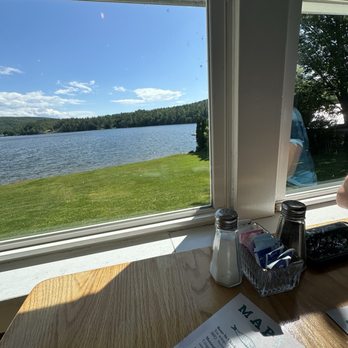 MAPLE ON THE LAKE - Updated December 2025 - 103 Photos & 95 Reviews ...