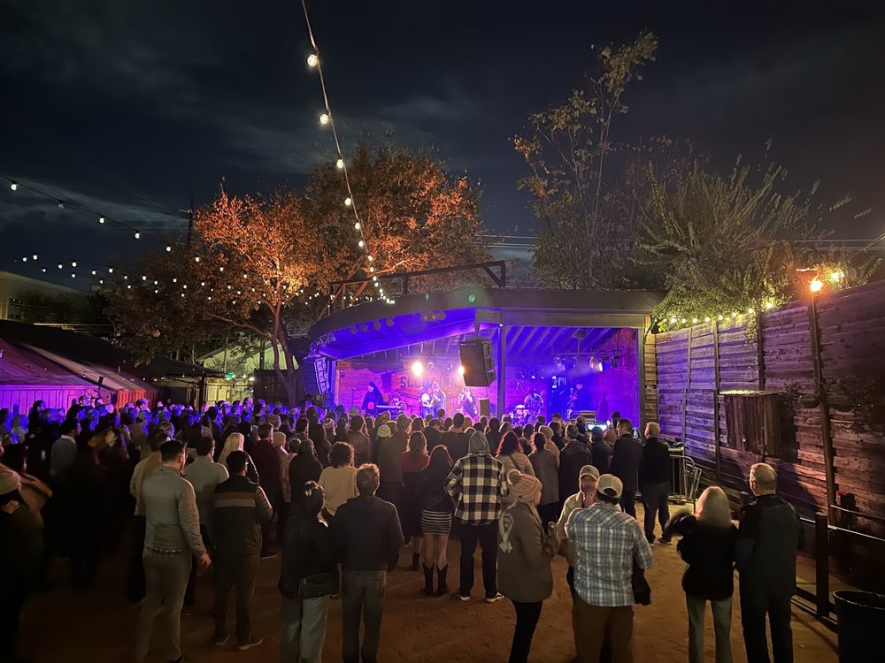 SCOOT INN - Updated December 2025 - 160 Photos & 182 Reviews - 1308 E ...