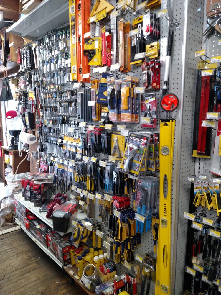 NEWTOWN HARDWARE HOUSE - Updated December 2025 - 11 Photos & 19 Reviews ...