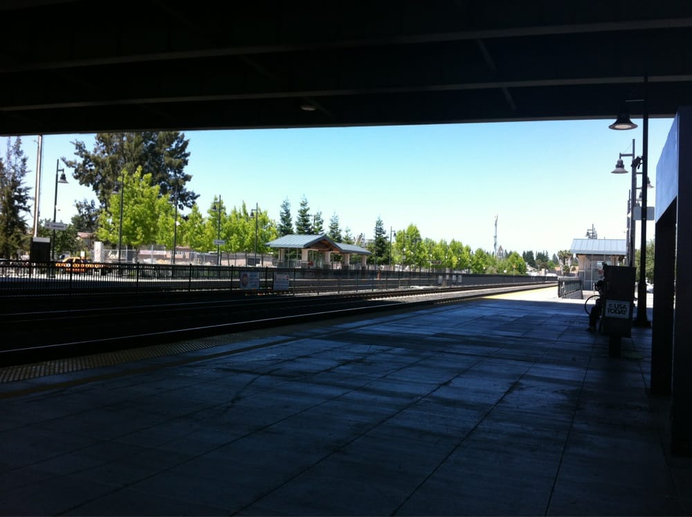 LAWRENCE CALTRAIN STATION - 26 Photos & 27 Reviews - 137 San Zeno Way ...
