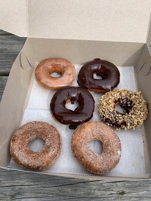 TOP THAT! DONUTS - Updated May 2025 - 105 Photos & 119 Reviews - 210 ...