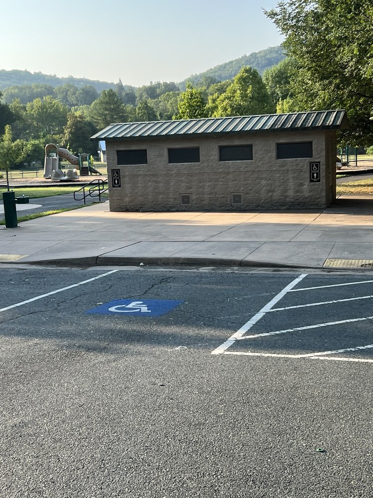 RIVES PARK - Updated January 2026 - 925 Rives St, Charlottesville ...