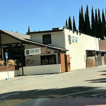 SIDE GATE BREWERY & BEER GARDEN - Updated November 2024 - 161 Photos ...