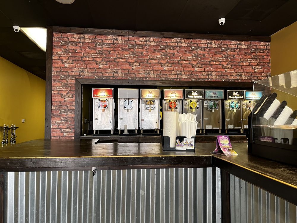 DAIQUIRIS TO GEAUX BAR & GRILL - Updated September 2025 - 32 Photos ...