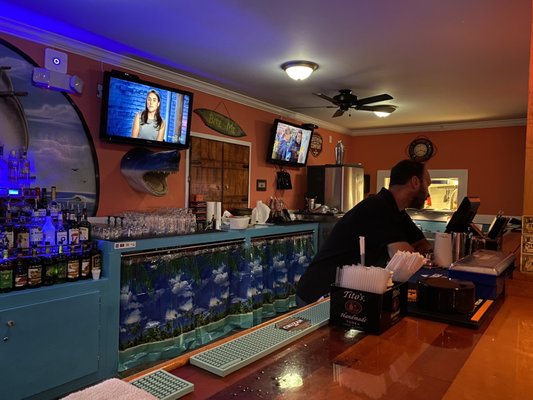 BARNACLE BILLS RUM & RAW BAR - Updated February 2025 - 63 Photos & 54 ...