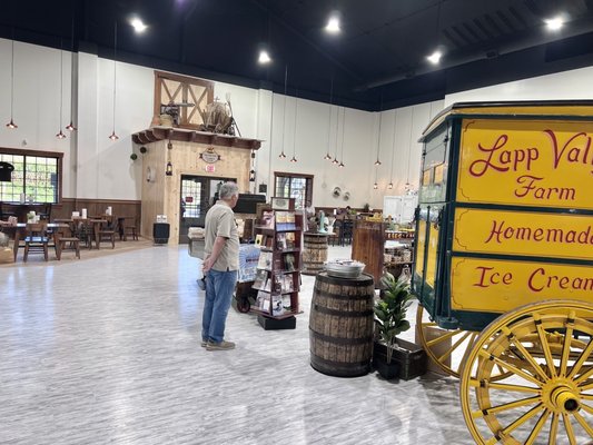 LAPP VALLEY FARM CREAMERY AND CAFE - 4040 Old Philadelphia Pike ...