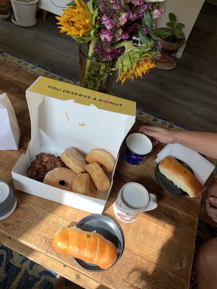 QUEEN DONUT SHOP - Updated September 2025 - 57 Photos & 143 Reviews ...