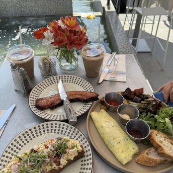 UBUNTU THE GREATEST NEIGHBORHOOD CAFÈ - Updated September 2024 - 1827 ...