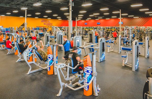 CRUNCH FITNESS - POINCIANA - Updated December 2025 - 25 Photos & 16 ...